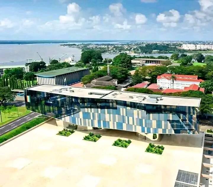 Le Palais Présidentiel d'Abidjan : L'un des premiers édifices coûteux ...