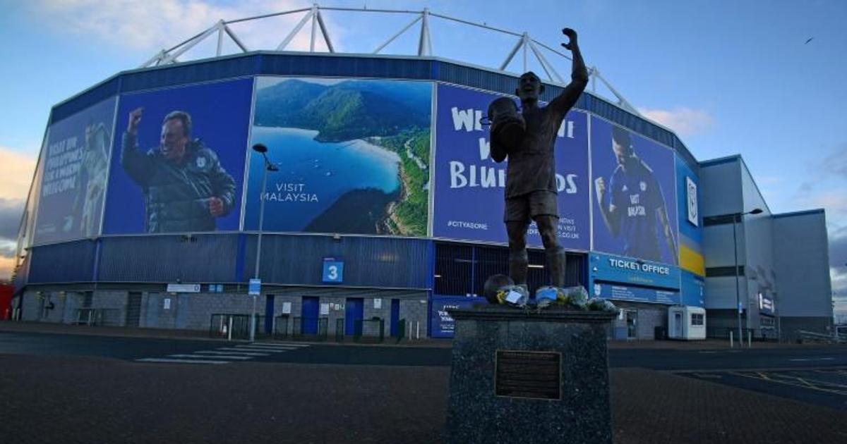 Cardiff fans pray for miracle after Sala's suspected plane crash ...