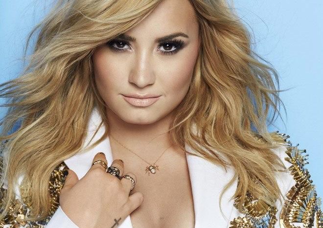 'Let It Go' singer dedicates song to Bruce Jenner | Pulse Ghana