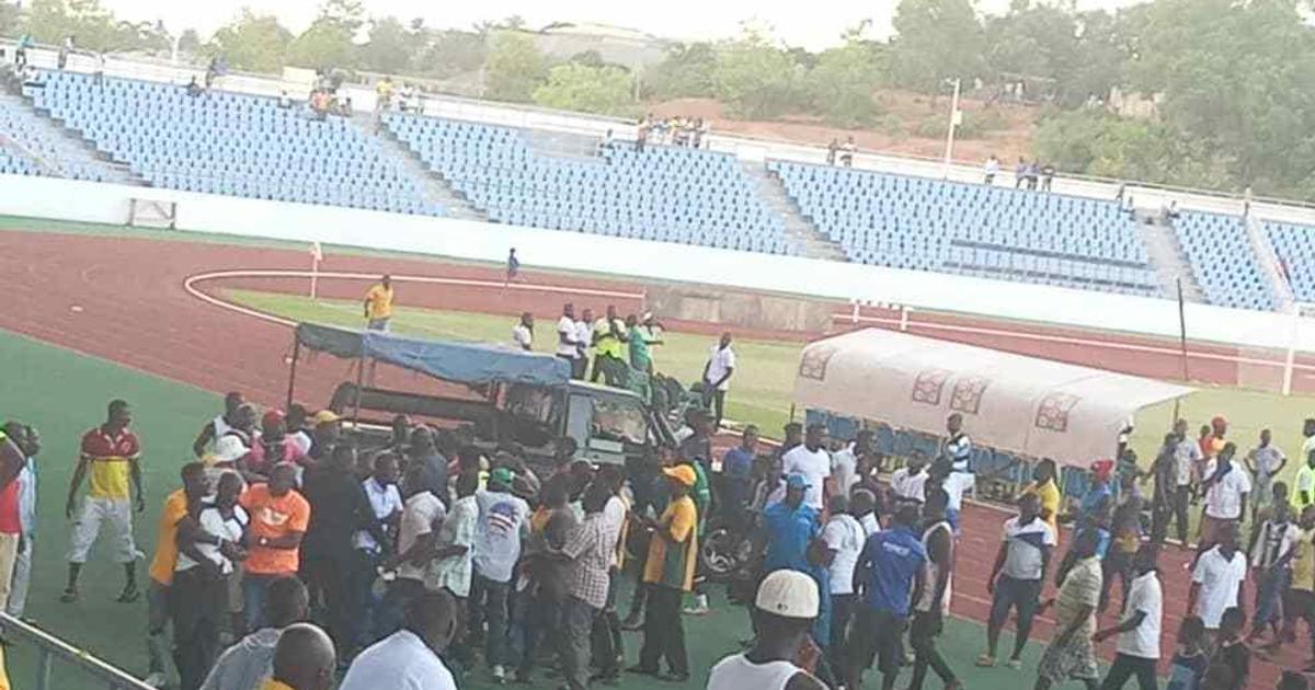 (Video)Watch angry Dwarfs players and fans attack referees in 2-1 ...