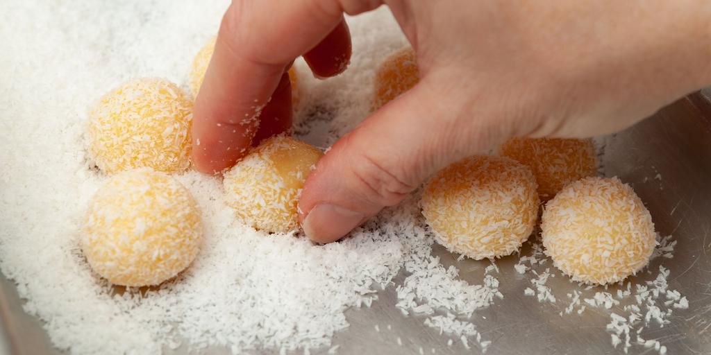 Watch Dr. Pimple Popper Perform 2 Deeply Satisfying Cyst Pops in Her ...