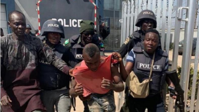 Armed robbers rescued by soldiers and police officers after getting ...