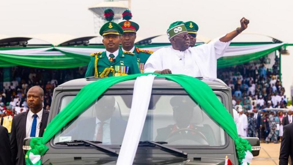 Nigeria's President Bola Tinubu reacts to fall during Democracy Day celebration | Pulse Ghana