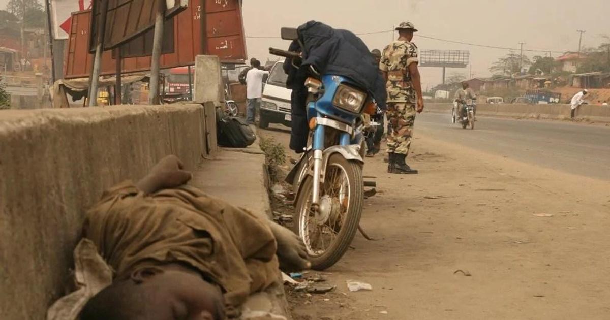Homeless in Lagos: Nigerians are sleeping under the bridge | Pulse Nigeria