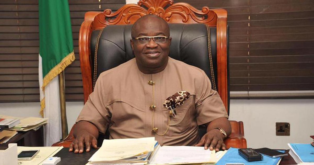 Ikpeazu swears in 17 LG transition committee chairmen | Pulse Nigeria