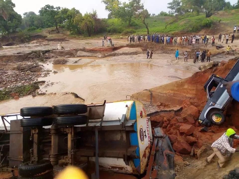 Tatabu village bridge collapses due to rain | Pulse Nigeria