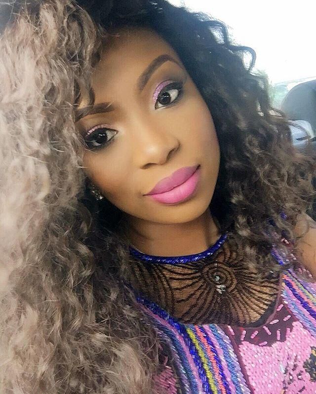 TV host is sultry in Iconic Invanity at Asa Live in Lagos | Pulse Nigeria