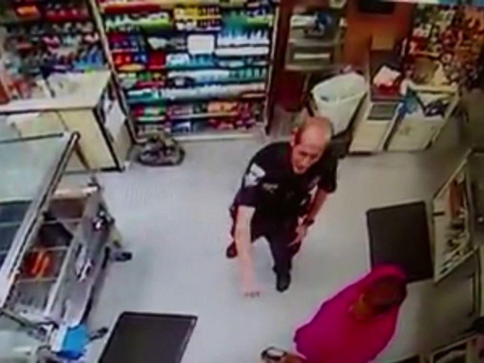 Oyinbo police officer dances Azonto to the Nae Nae song when no-one is ...