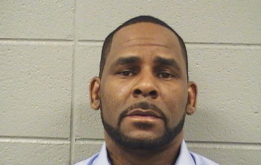 2 Women Living With R. Kelly Denounce Their Parents and Deny Being ...