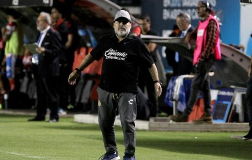 Maradona returns to Argentina for shoulder treatment | Pulse Nigeria