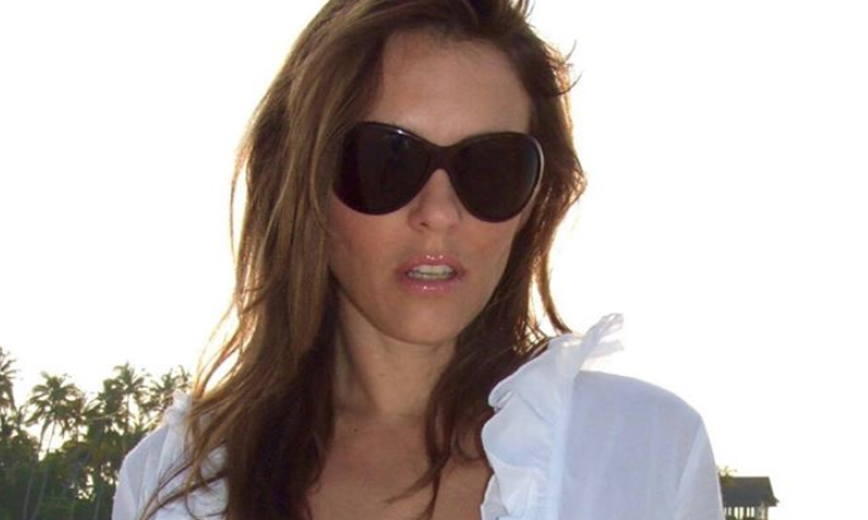 Elizabeth Hurley Rocks A White Bikini At Age 54, And Her Abs Have Never ...