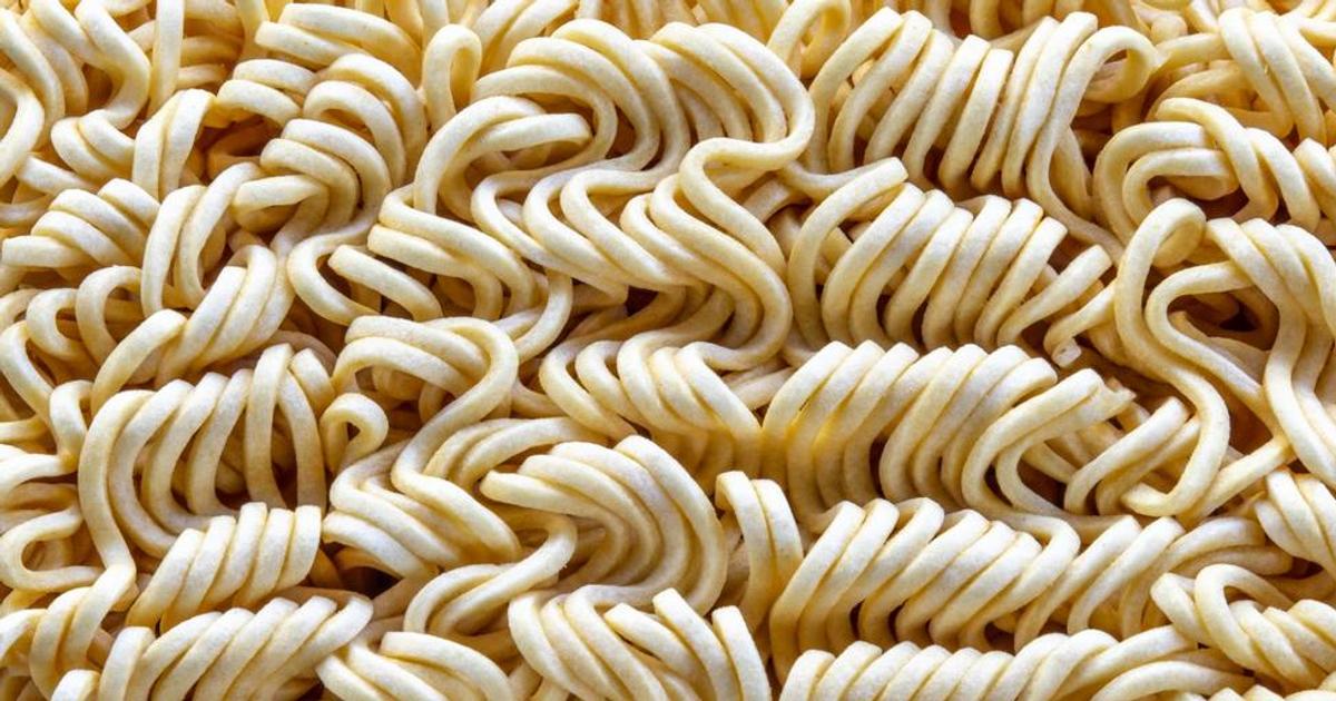 Watch Dr. Pimple Popper Squeeze a 'Ramen Noodle' Out of a Scalp Cyst ...