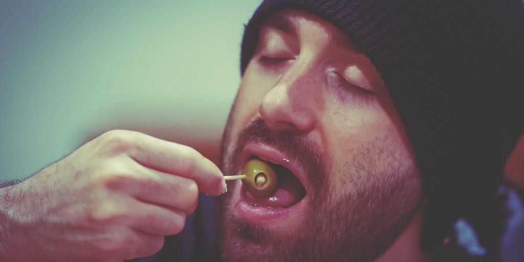 Watch Dr. Pimple Popper Squeeze an 'Olive Pit' Cyst Out of a Patient’s ...