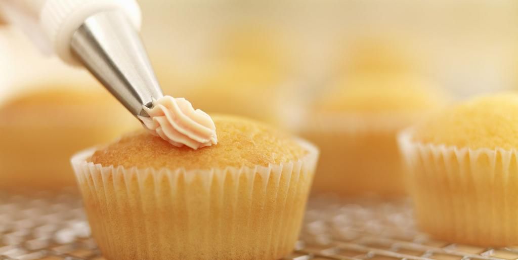 Dr. Pimple Popper Just Squeezed A Cyst Filled With 'Vanilla Frosting ...