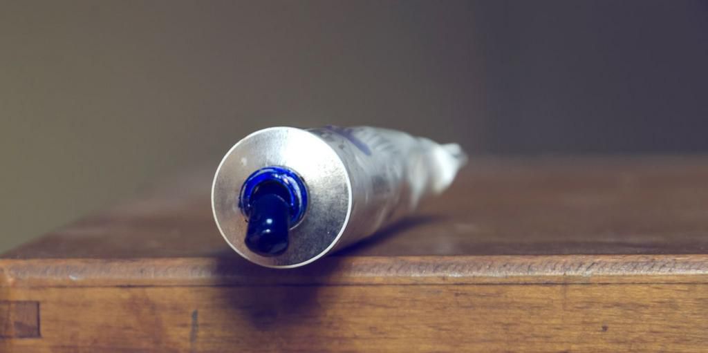 Dr. Pimple Popper Just Expertly Extracted A 'Blue' Earlobe Cyst In New ...