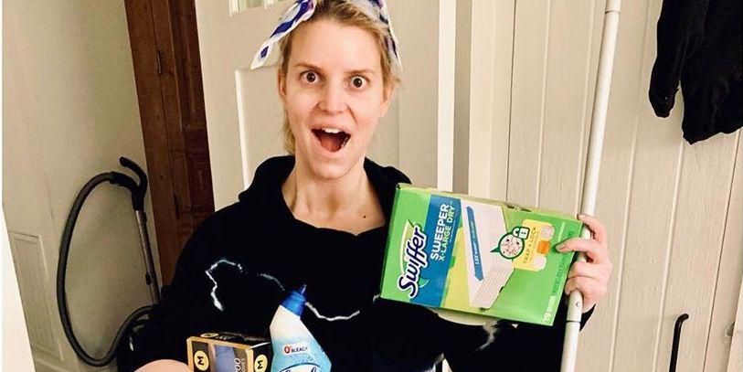 A Makeup-Free Jessica Simpson Just Spoofed Her Past 'Housewife Of The ...