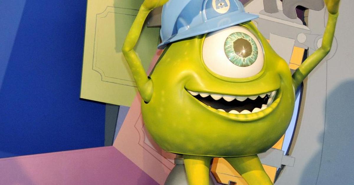 Dr. Pimple Popper Just Squeezed An 'Eye' Cyst On The Back Of Her ...