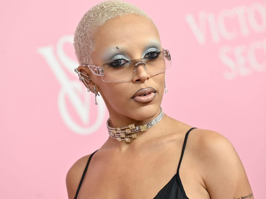 He knocked her teeth out - Doja Cat's mother claims son abused rapper ...