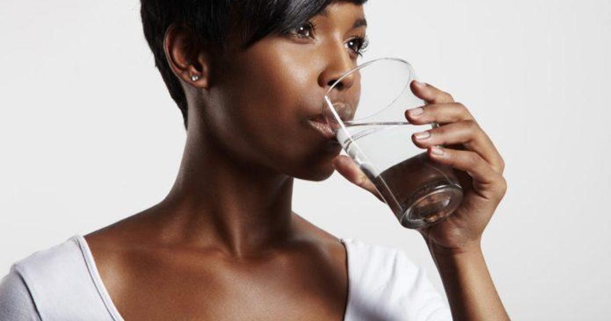 10 amazing benefits of drinking warm water first thing in the morning ...