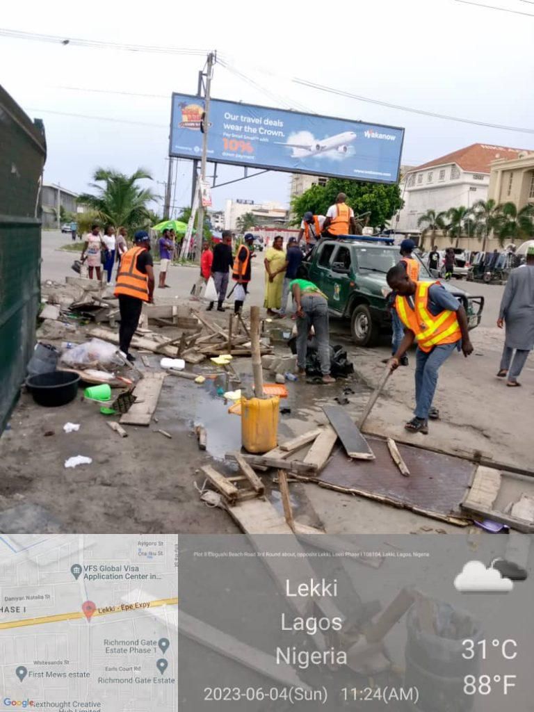 LAWMA demolishes shanties, clears street traders along Lekki-Epe ...