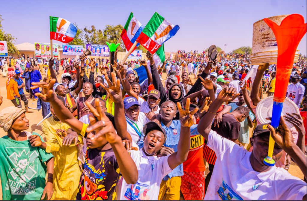 VIDEO: Celebrations erupt inside Edo APC situation room after 16 of 18 ...