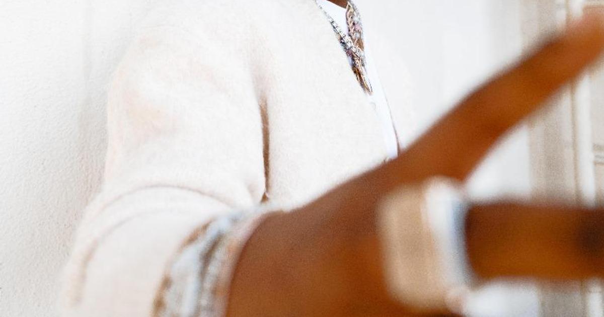 Davido shares visuals for 'Na Money' with Angelique Kidjo & The Cavemen ...