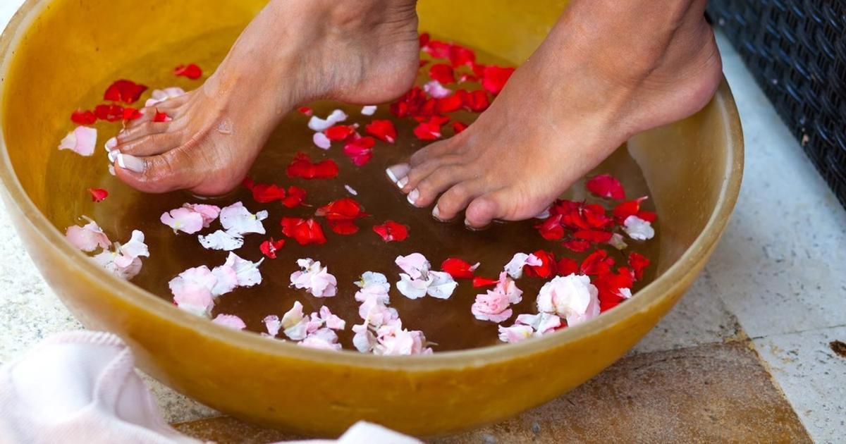 How to keep your feet soft and smooth without getting a pedicure ...