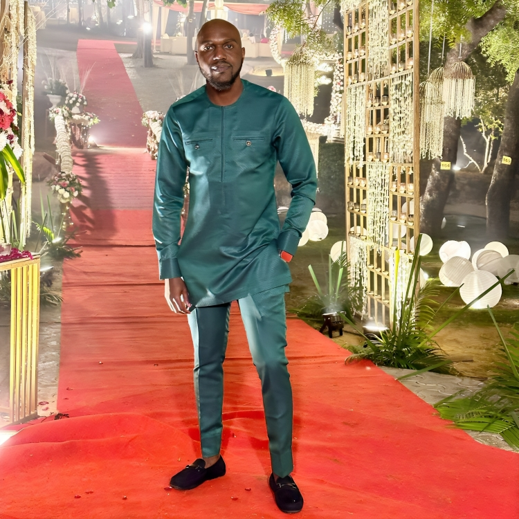 Larry Madowo lights up social media with 'many pointless awards ...