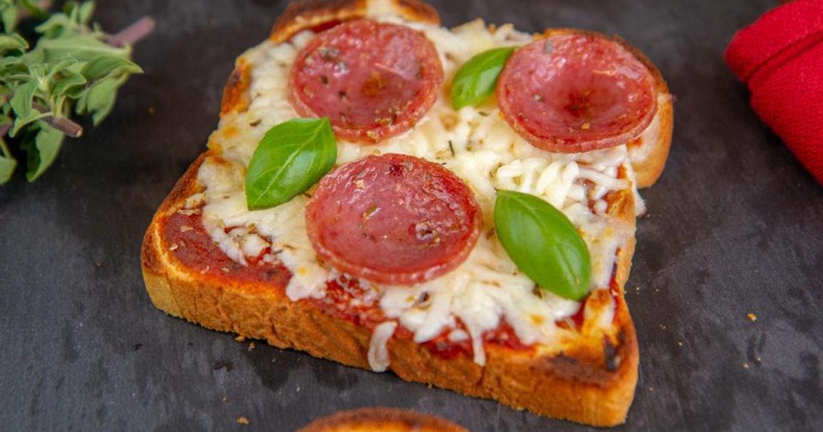 Make simple pizza for breakfast using bread slices | Pulse Nigeria