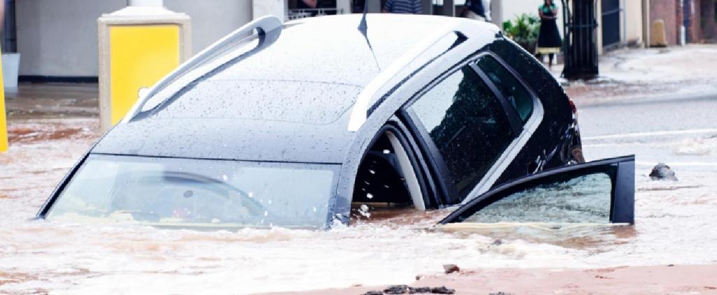5 tips for escaping a car sinking underwater | Pulse Nigeria