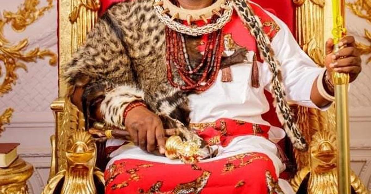 Enugu traditional ruler gifts house to 55-year-old indigent vulcaniser ...