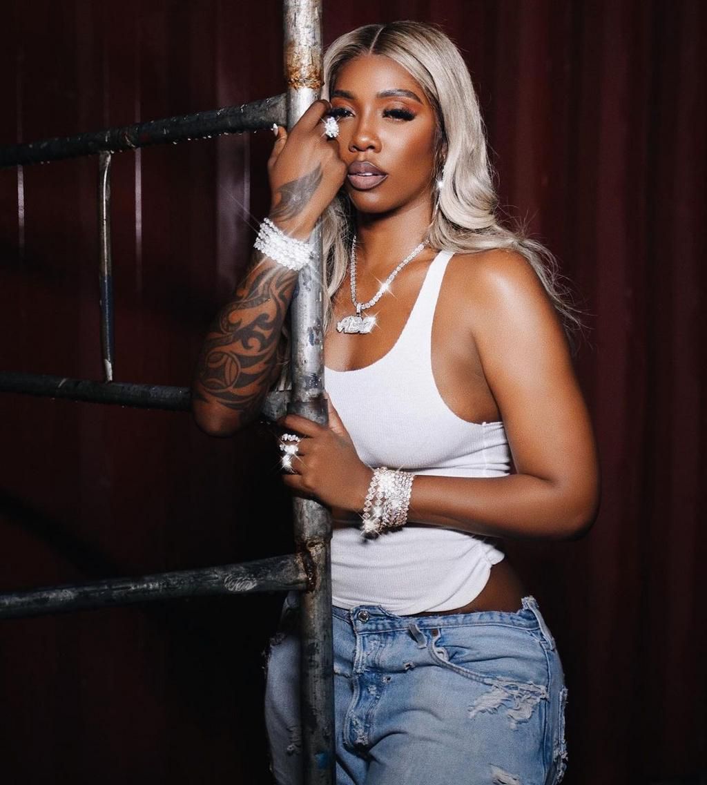 Tiwa Savage opens up about eye defects, blurry vision | Pulse Nigeria