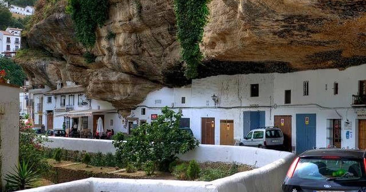 What to know about the town that’s literally living under a rock ...