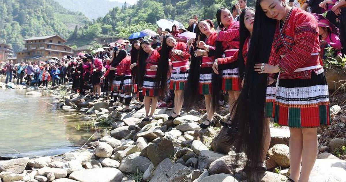 Découvrez l'incroyable village chinois de Huangluo Yao, où les femmes ...