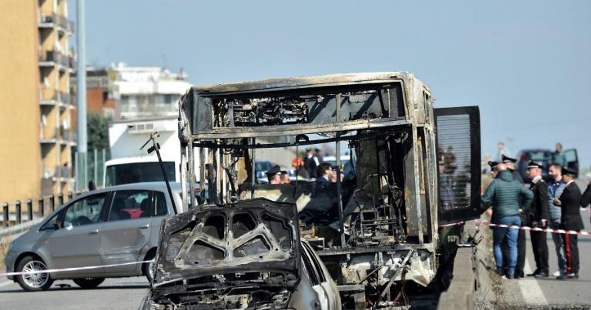 Bus incendié à Milan : La peine de Ousseynou Sy réduite de 24 à 19 ans ...