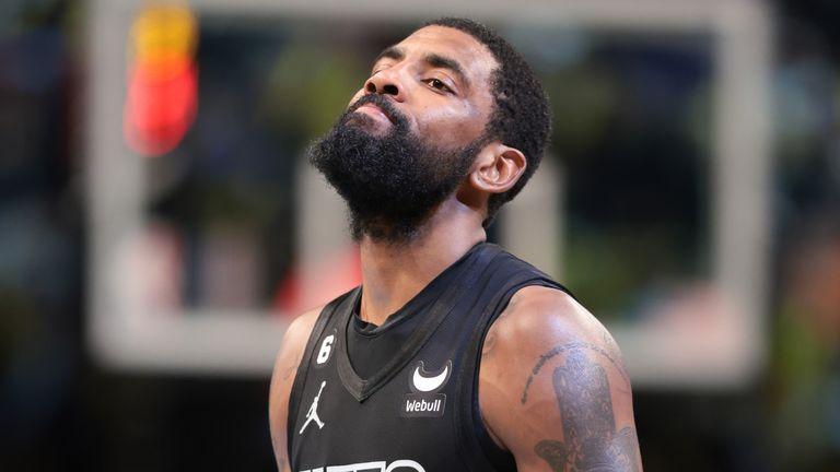 Affaire d’antisémitisme : Nike suspend sa collaboration avec Kyrie ...