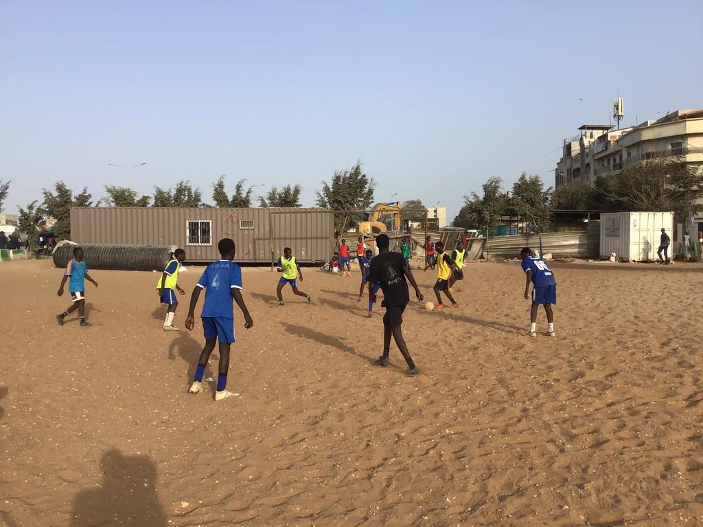 Rêve de devenir pro : les jeunes footeux investissent les terrains de ...