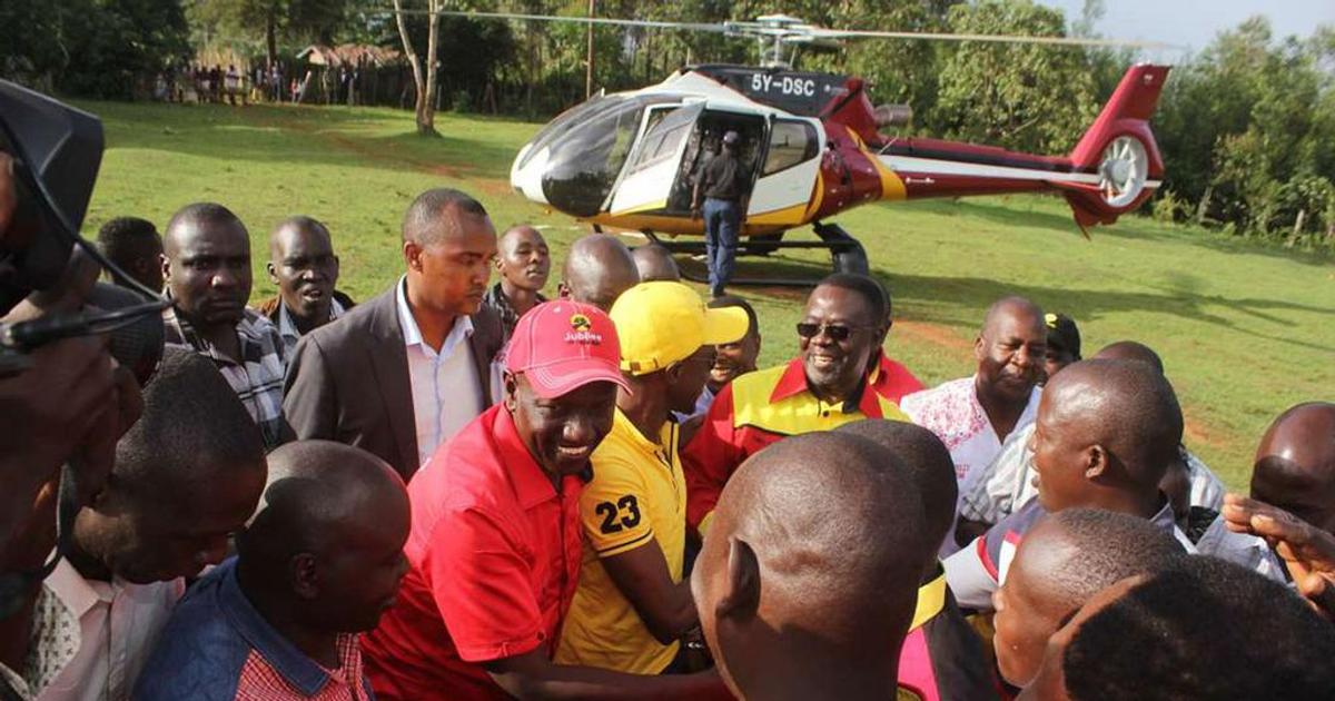 Drama as crowd blocks DP Ruto from boarding his chopper | Pulse Uganda