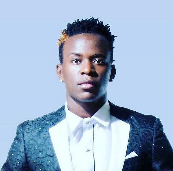 'Sitolia' singer parades a hot light-skin lady, and his fans cannot get ...