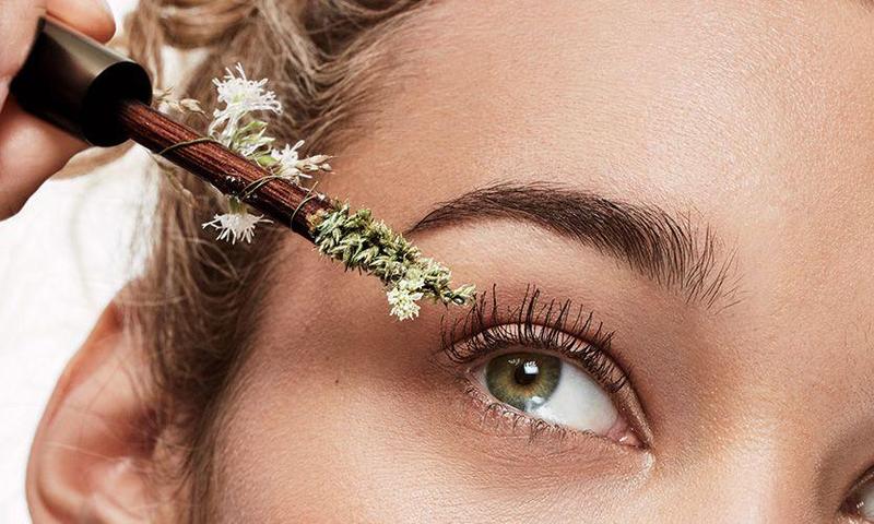 6 Natural Mascaras That Will Make Your Lashes Look Ah-Freaking-Mazing ...