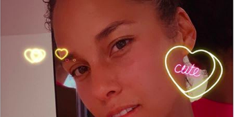 Alicia Keys Slays In Signature No-Makeup Look And Neon Pink Workout ...