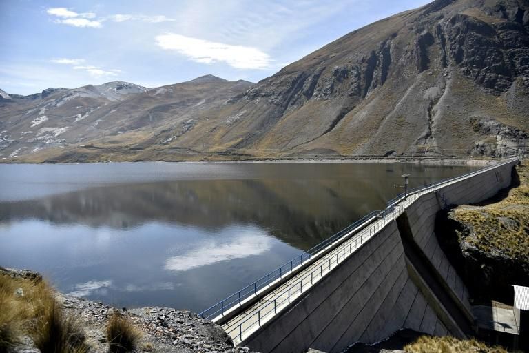 Melting snowcaps spell water trouble for world's highest capital ...