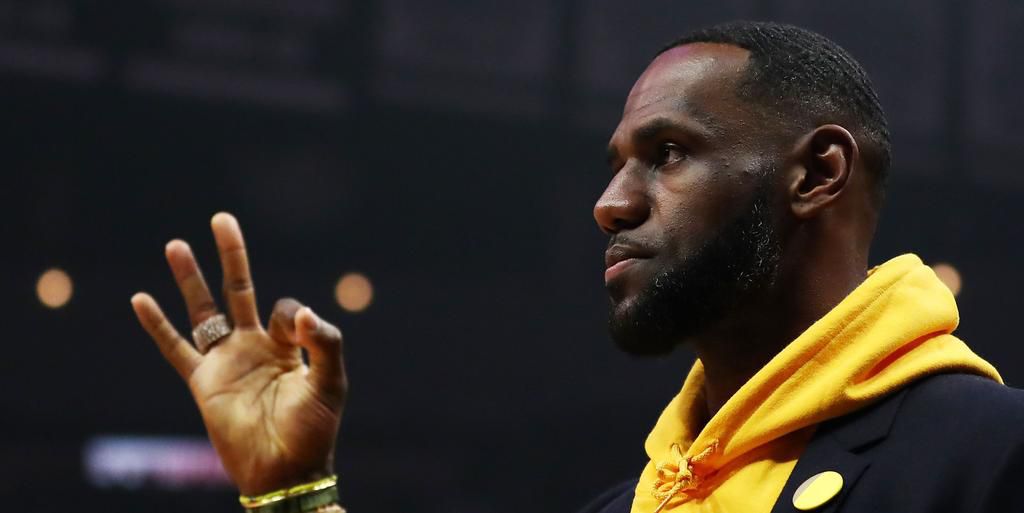 The Internet Just Dragged LeBron James For His 'Sexy' Squats. Here's ...