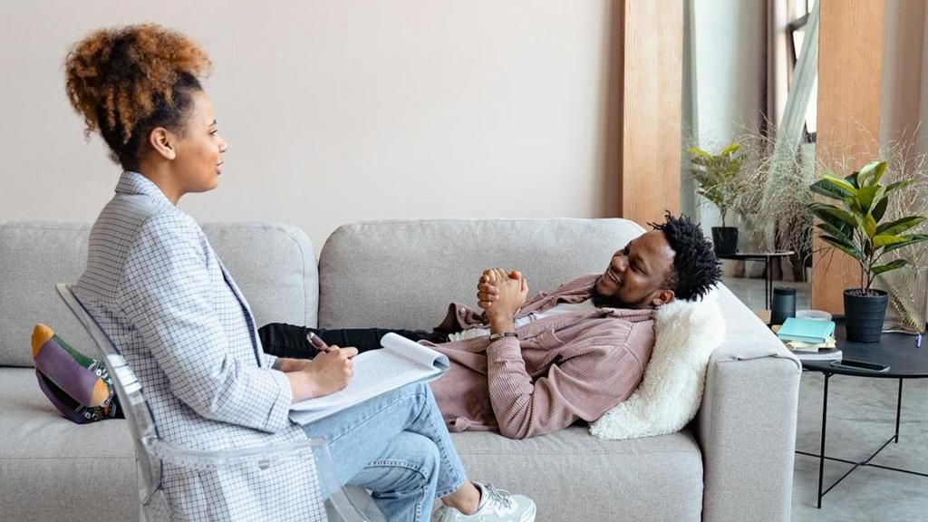 8 behaviours often mistaken for mental disease but are completely ...